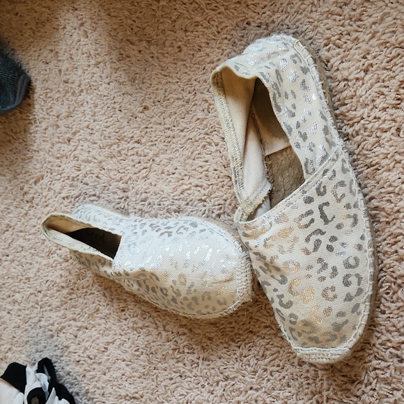 Seed Heritage | Shoes | Seed Heritage Sz 39 Slipons In Ivory Metallic ...